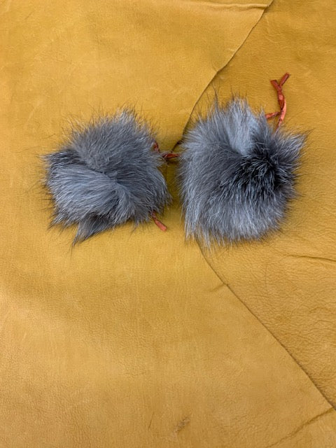 Silver Fox Fur Pom Pom – Bill Worb Furs Inc.