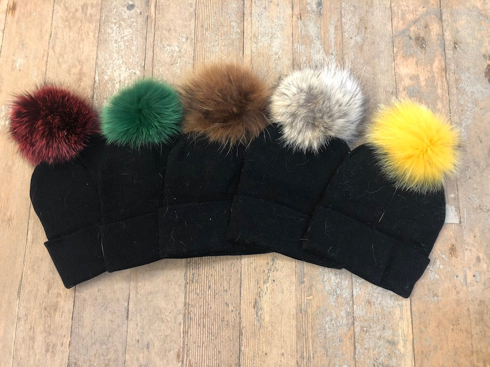 Ladies Acrylic Touque with pom pom – Bill Worb Furs Inc.