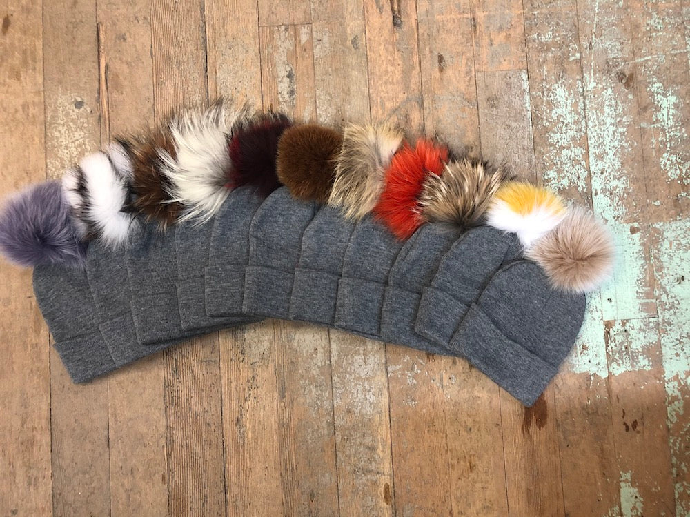 Ladies Acrylic Touque with pom pom – Bill Worb Furs Inc.